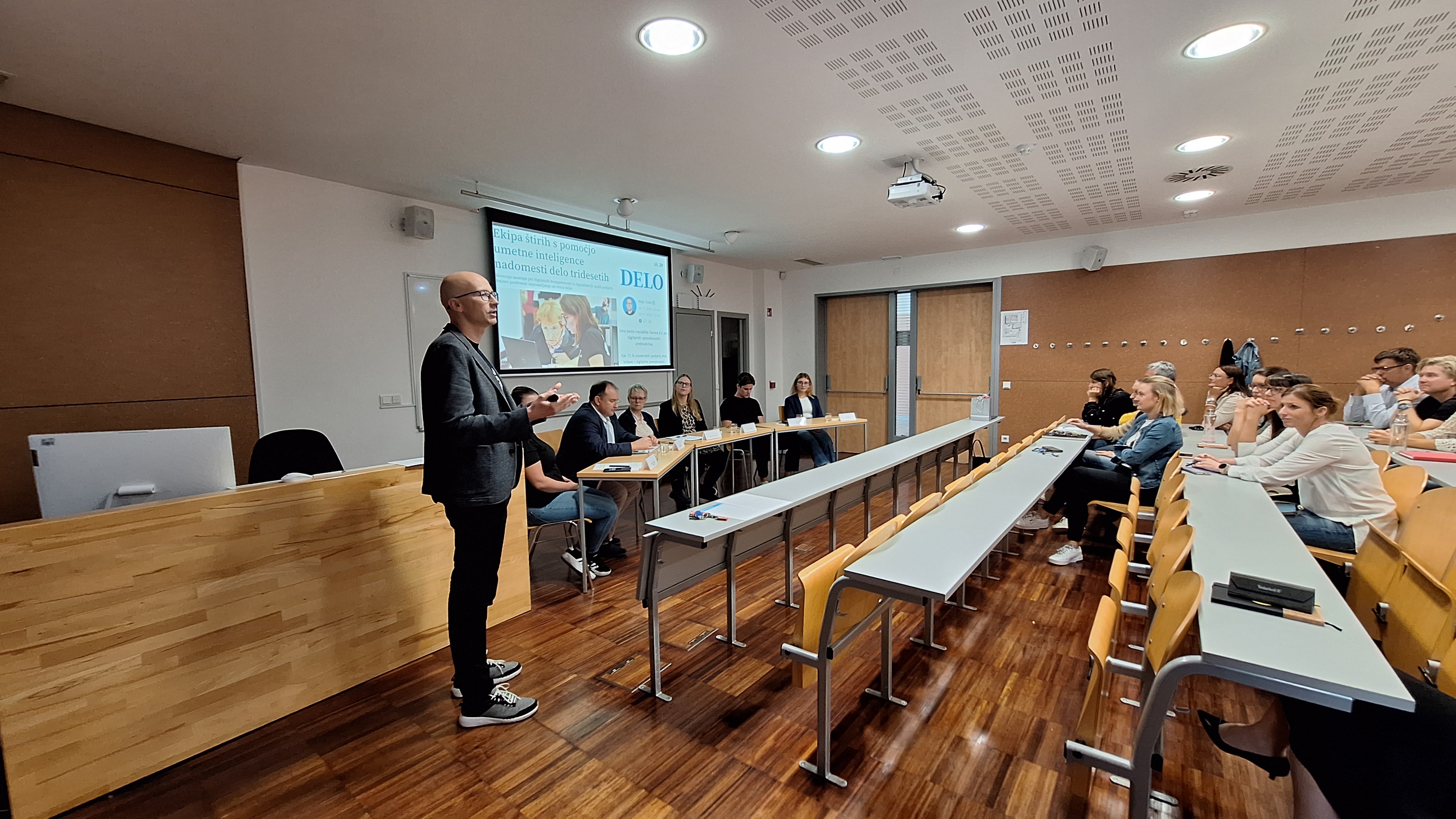 Okrogla miza: Umetna inteligenca v visokošolskem izobraževanju - med ...